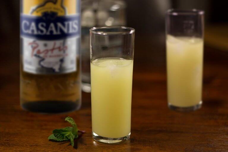 Mauresque, In-Getränk in Südfrankreich, Pastis mit Mandelsirup