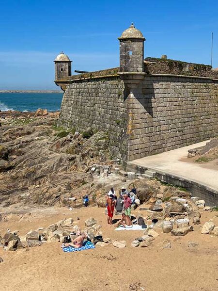 Die 10 schönsten Strände rund um Porto, Tipps zu Beach Bars etc.
