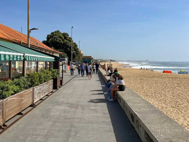 Die 10 schönsten Strände rund um Porto, Tipps zu Beach Bars etc.