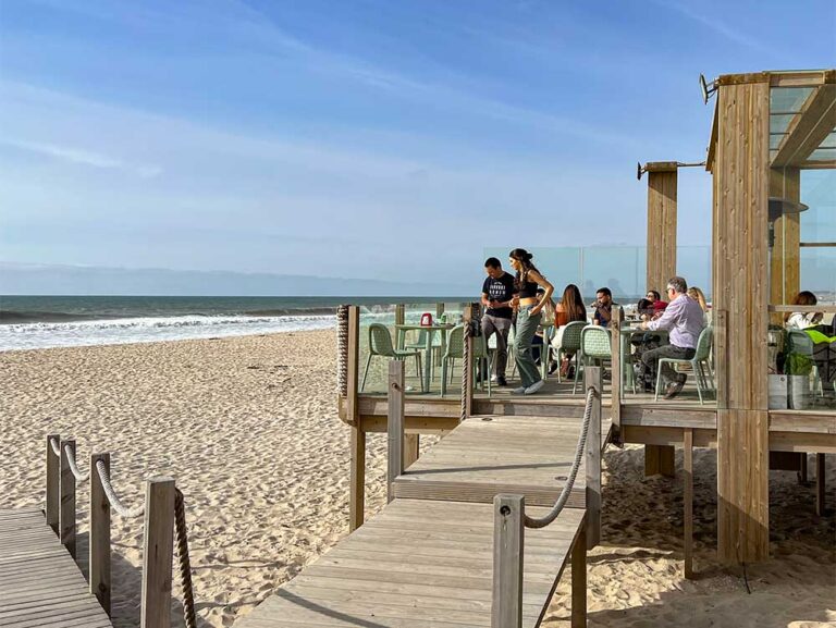 Die 10 schönsten Strände rund um Porto, Tipps zu Beach Bars etc.