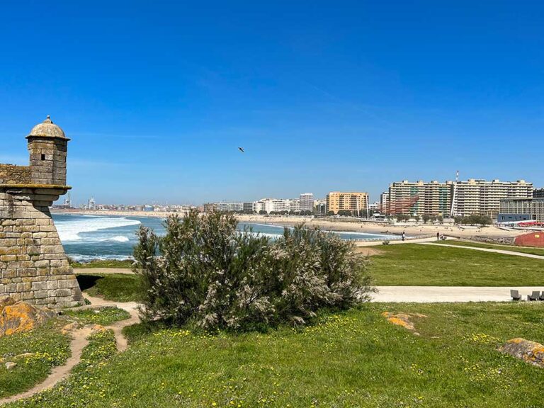 Die 10 schönsten Strände rund um Porto, Tipps zu Beach Bars etc.