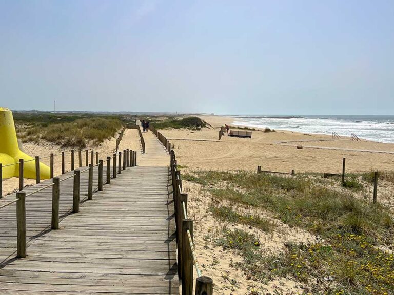 Die 10 schönsten Strände rund um Porto, Tipps zu Beach Bars etc.