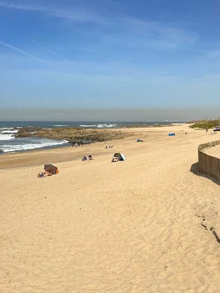 Die 10 schönsten Strände rund um Porto, Tipps zu Beach Bars etc.