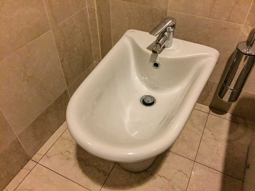 Wie benutzt man ein Bidet? Woher kommt es eigentlich?