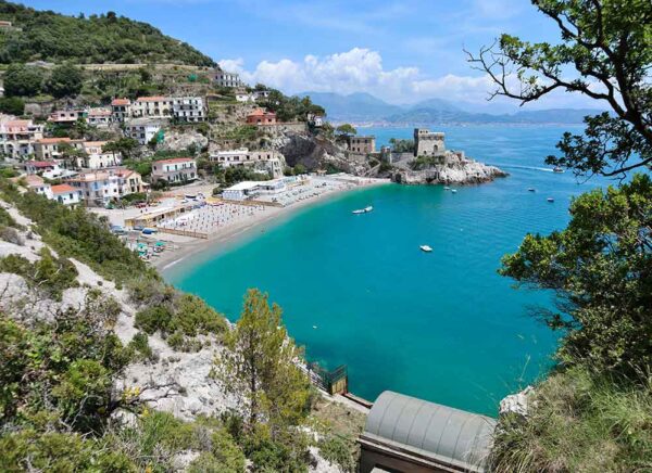 Die schönsten Strände der Amalfiküste, romantische Badebuchten, Tipps